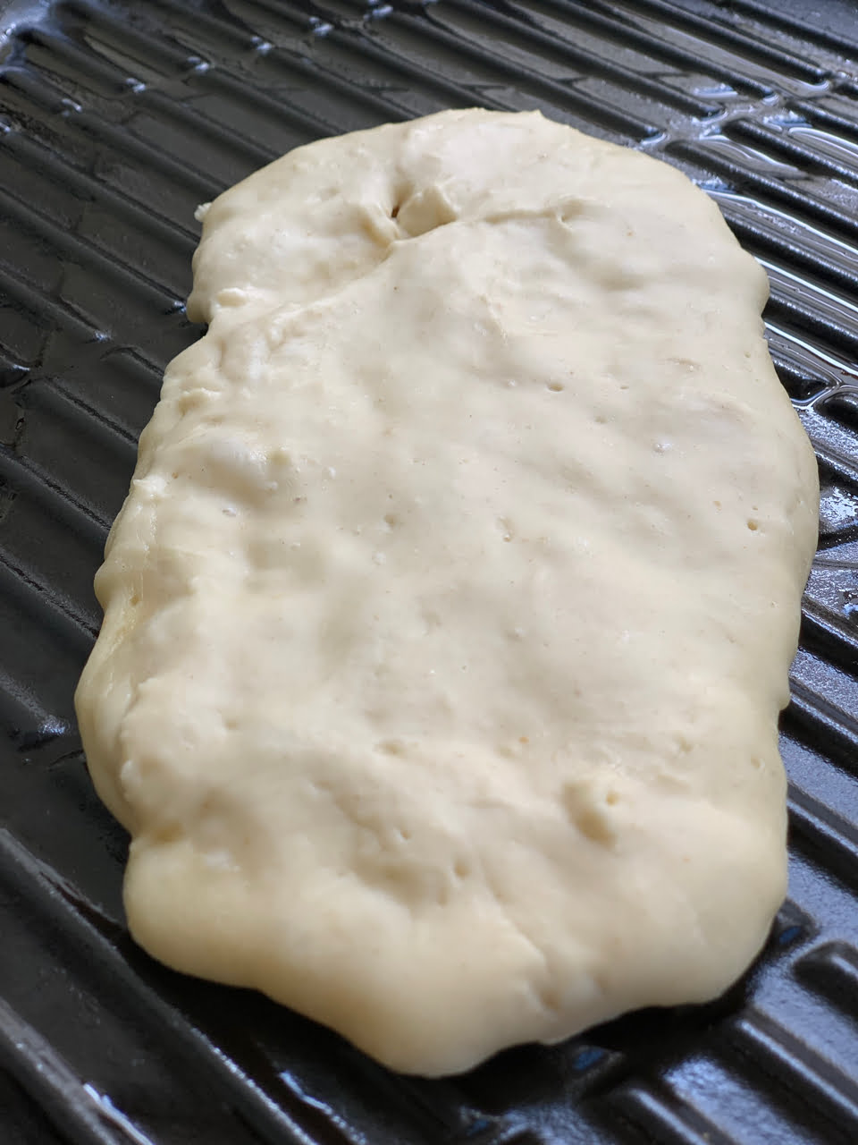 Easy Homemade Mediterranean Pita Bread Recipe (with video)